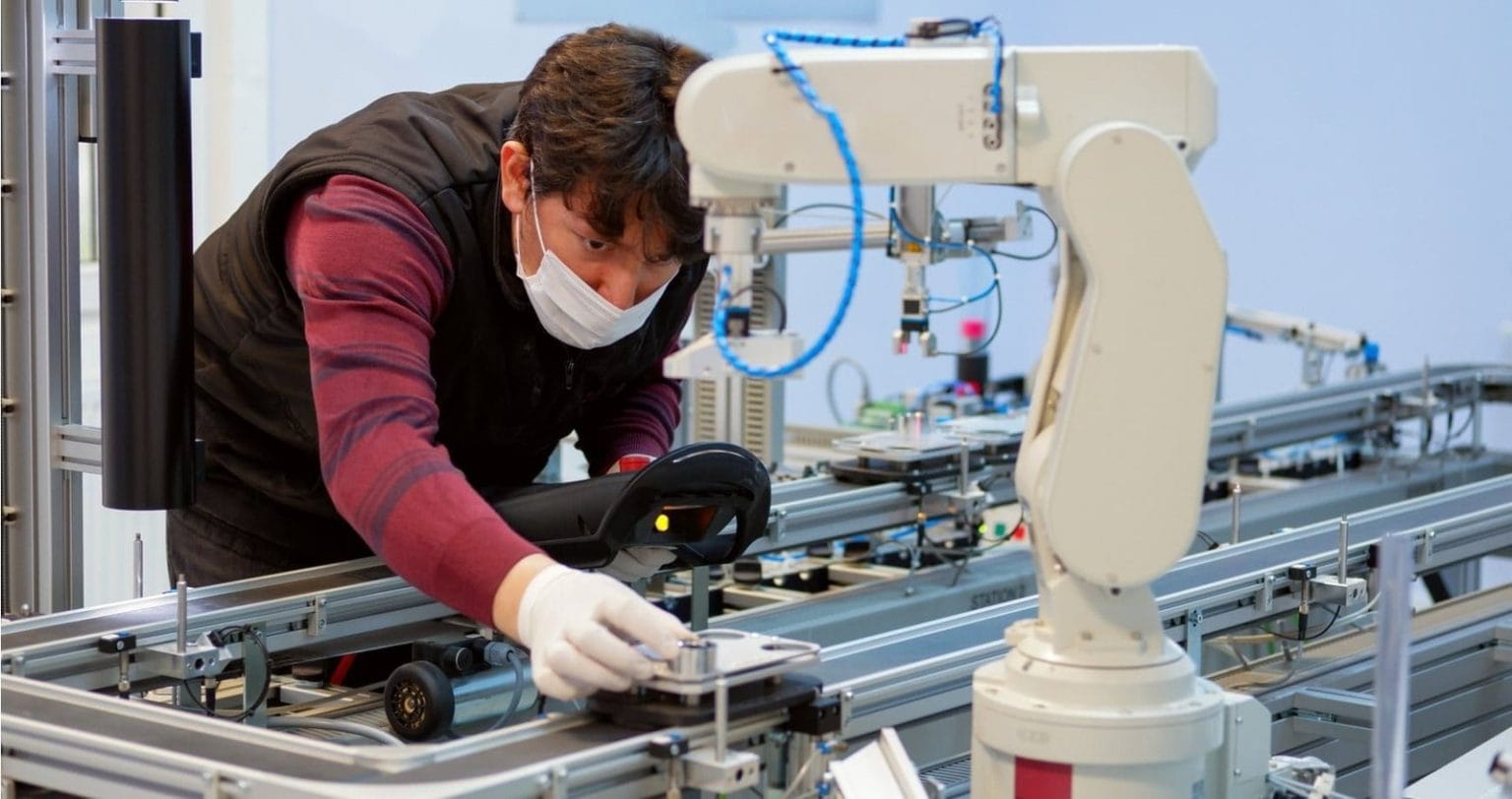 Automation in the Manufacturing Industry to Transform Production ...